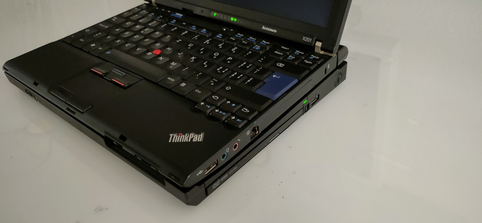 Retro computing - review of the Lenovo Thinkpad X201 | sbozich